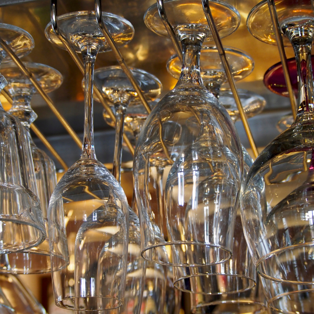 Handling Glassware in the Bar – First Response Training